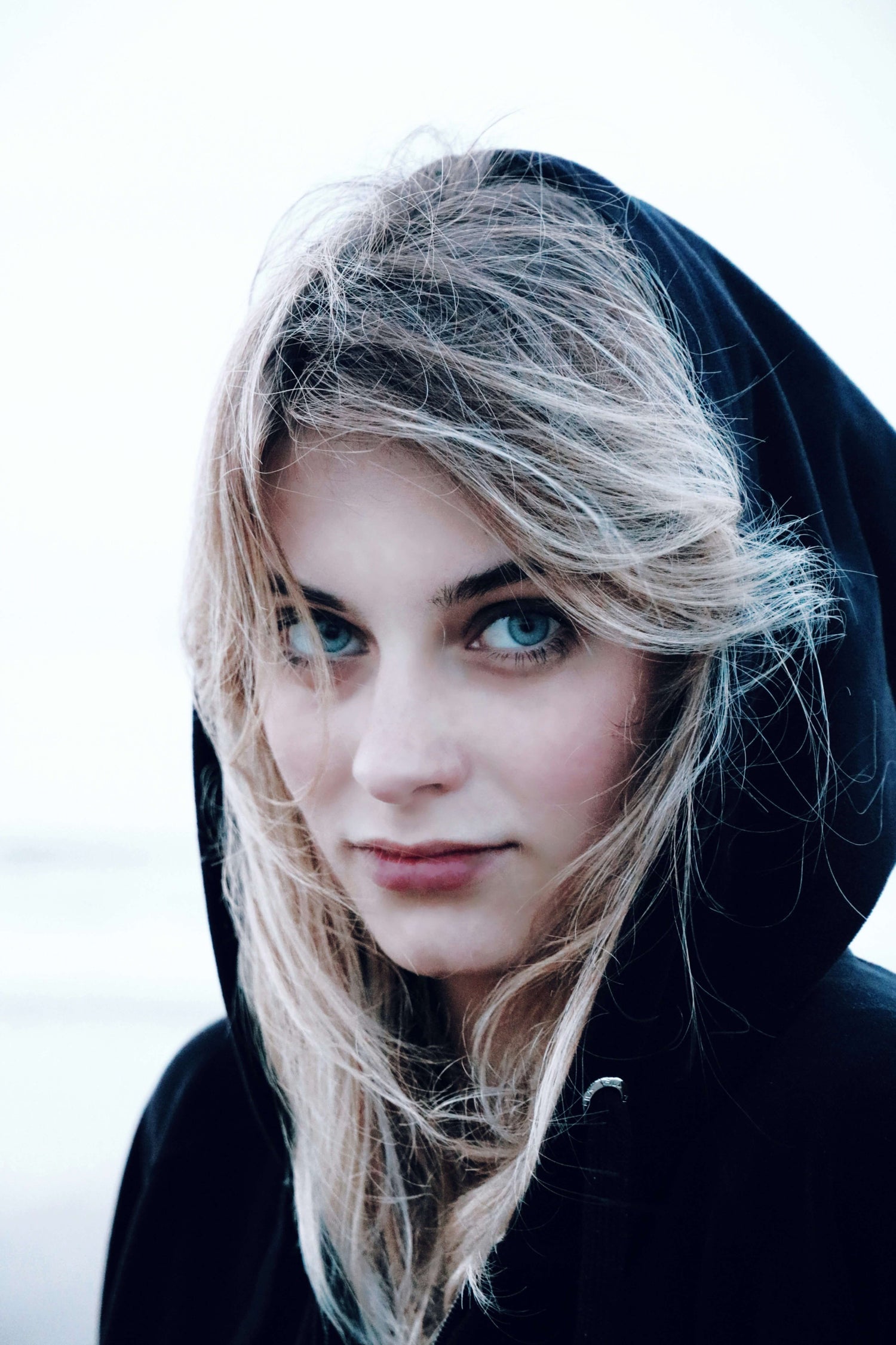 The Deep Beauty of Dark Brown Eyes: Uncovering a Classic Hue – Wooeye